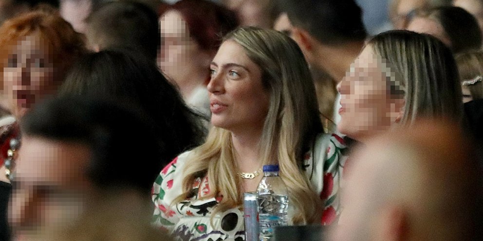 Πρώτη δημόσια έξοδος για τη Μαριλού Κόζαρη μετά τον γάμο -Στο Θέατρο ...