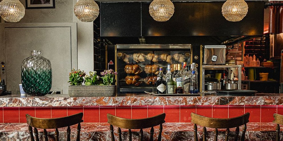 Ανανεώθηκε το viral εστιατόριο Spit Jack στο Σύνταγμα με τα γκουρμέ ...