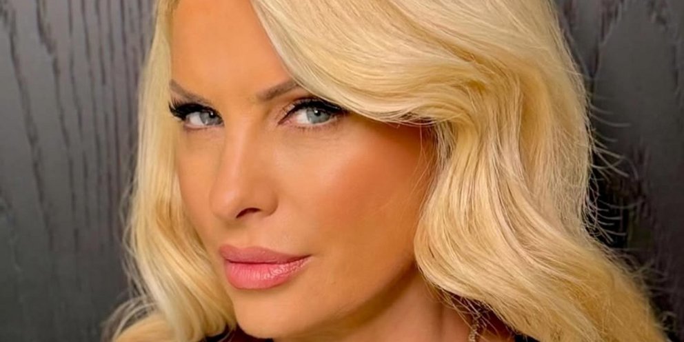 Ούτε κόκκινο, ούτε μπορντό -Αυτό είναι το χρώμα που επέλεξε η Ελένη Μενεγάκη για τα νύχια της ...