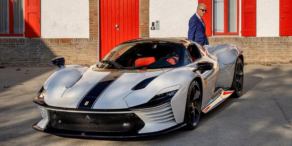 Αυτή είναι η νέα Ferrari που επέλεξε ο γιός του Enzo Ferrari ...