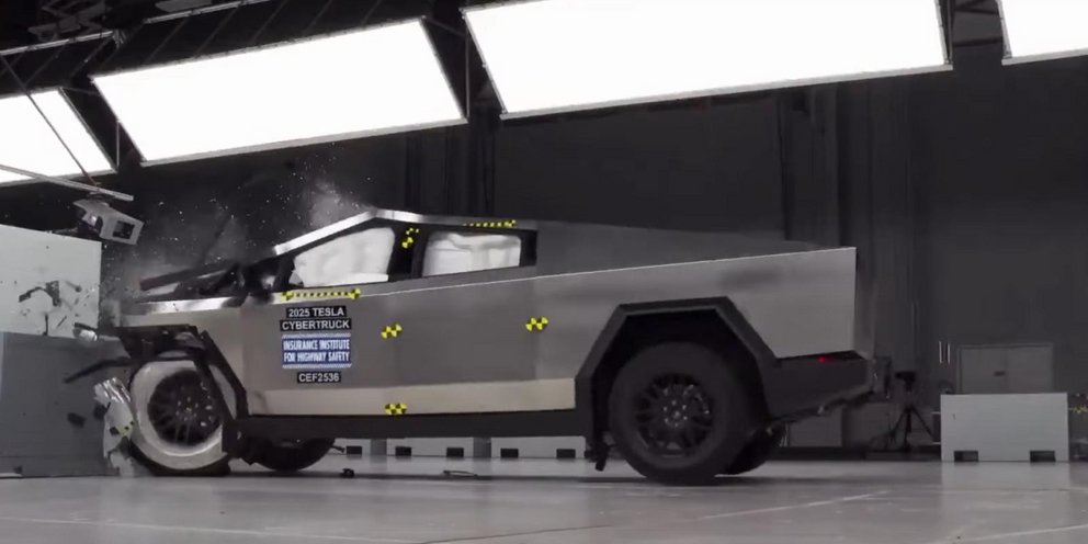 Αυτό είναι το πρώτο crash test του Tesla Cybertruck -Τι έδειξε η δοκιμή ...