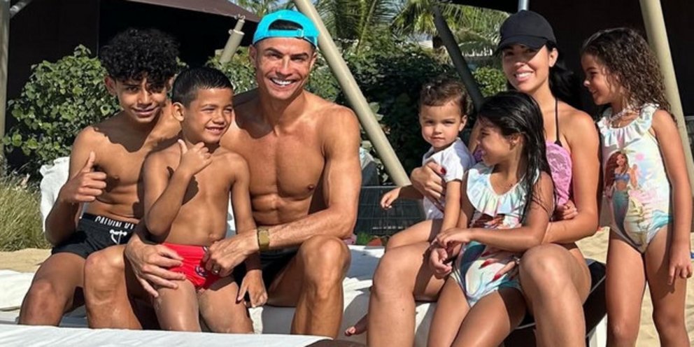 Ούτε ένας, ούτε δύο -Αυτοί είναι οι 15 σκληροί κανόνες που επιβάλλει ο Ρονάλντο στην οικογένειά ...