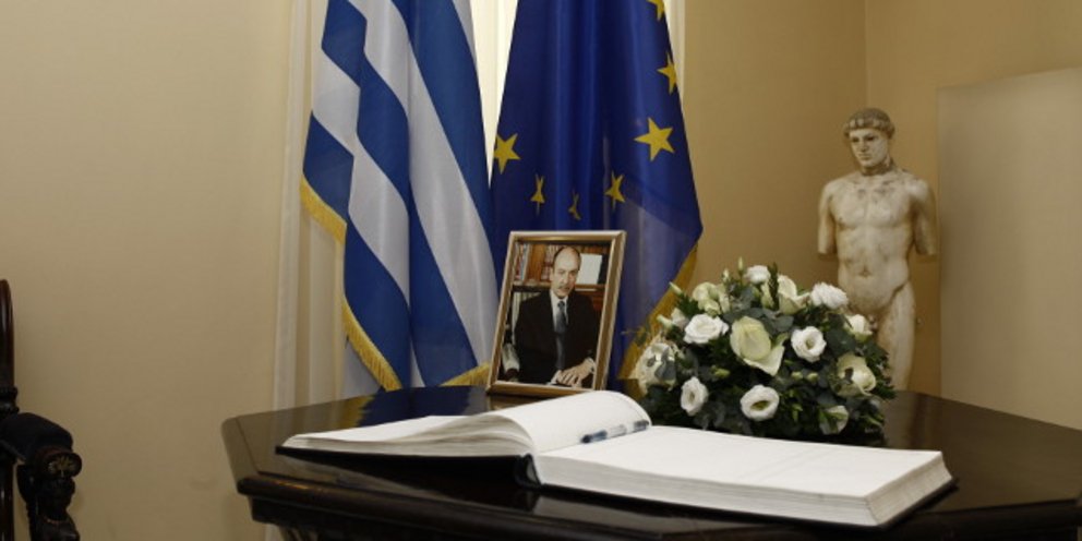 Βιβλίο συλλυπητηρίων για τον Κωστή Στεφανόπουλο άνοιξε η Προεδρία της ...
