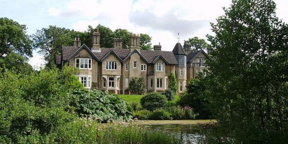 Αυτό είναι το York Cottage, το δώρο της Ελισάβετ σε Χάρι και Μέγκαν ...