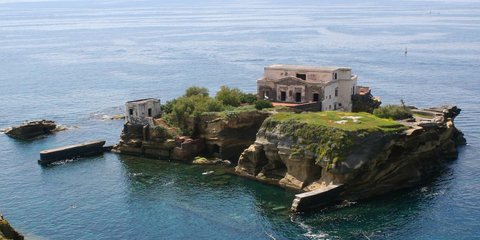 La Gaiola - Το πανέμορφο αλλά καταραμένο νησί απέναντι από τη Νάπολη ...