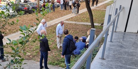 Σοκ στο ΑΠΘ: Φοιτητής έπεσε από τον 3ο όροφο στο κενό -Δεν είχε θέση ...