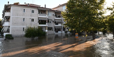 Λάρισα: Αναφορές για νέες πλημμύρες σε υπόγεια -Αναβλύζει από το έδαφος ...