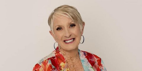 89χρονη ταξιδεύει μόνη της σε όλο τον κόσμο -Πώς πήρε την απόφαση, τι ...