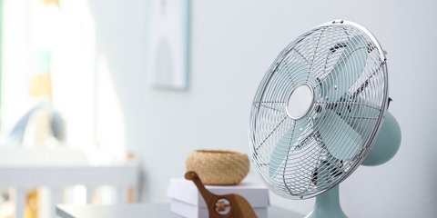 Γιατί κάποιοι τοποθετούν τον ανεμιστήρα απέναντι από το παράθυρο -Έχουν ...
