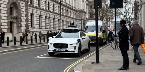 Περίεργα και διαφορετικά ταξί εμφανίστηκαν στους δρόμους του Λονδίνου ...