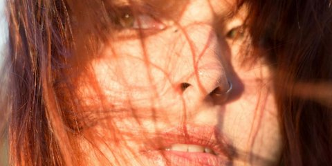Γιατί όλο και περισσότεροι επιλέγουν αντηλιακά με νιασιναμίδη ...