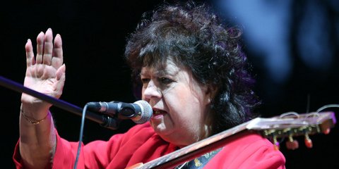 Αρλέτα: Η μουσική πορεία στις μπουάτ, η λογοκρισία και η αρχή του ...