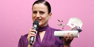 Καρυοφυλλιά Καραμπέτη! - από το iefimerida.gr
